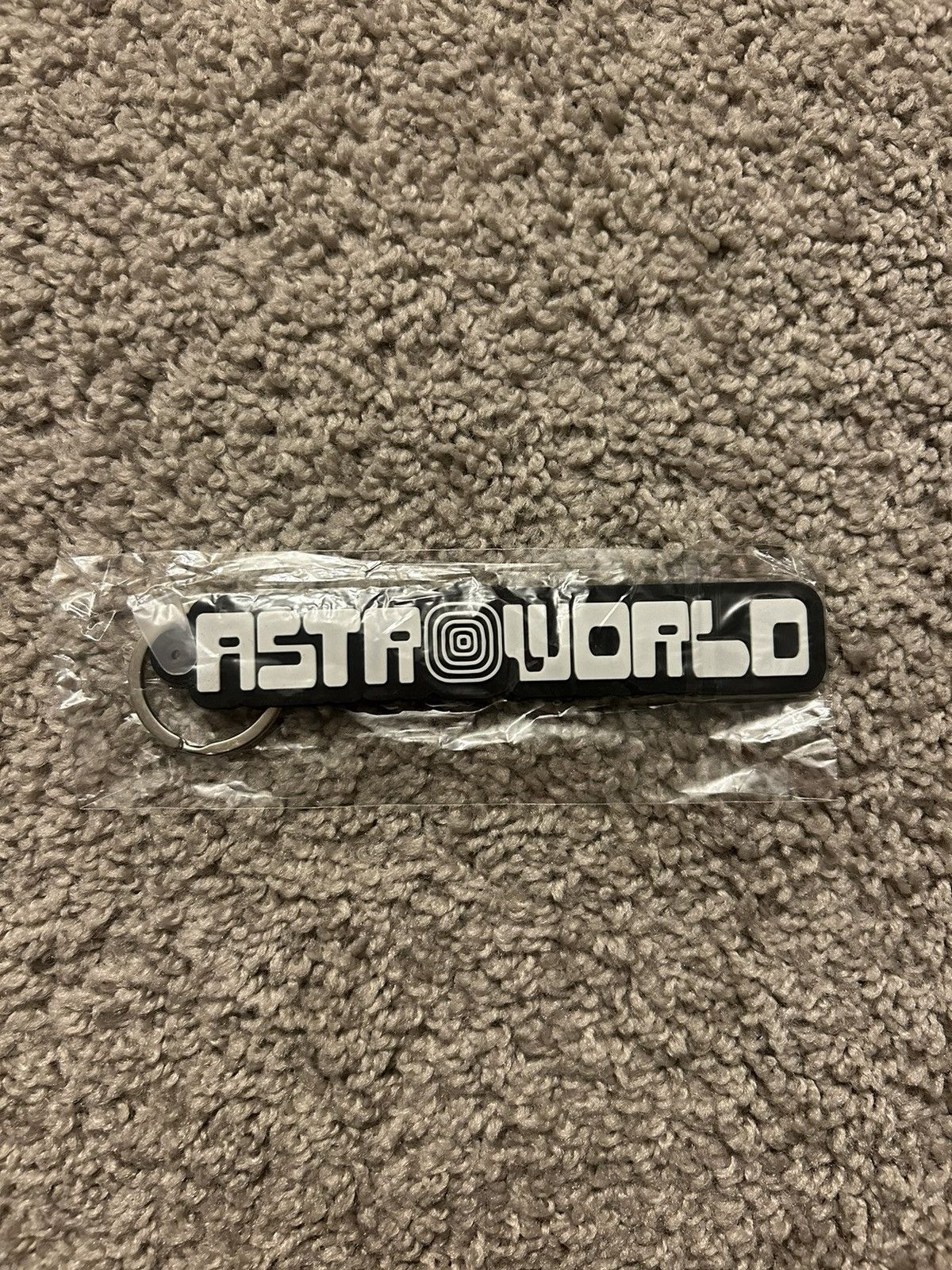 Designer × Streetwear × Travis Scott Travis Scott Astroworld Keychain ...