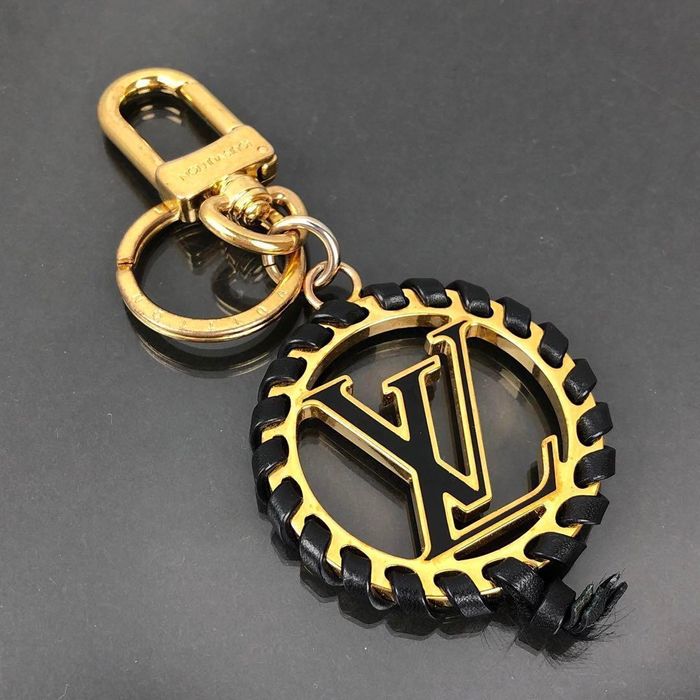 Louis Vuitton $520 LOUIS VUITTON M63082 LV circle Porte Cles-Berry ...