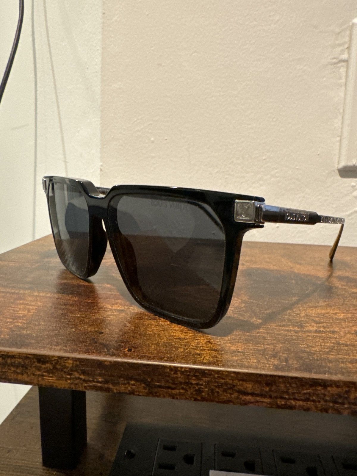 Louis Vuitton LV Rise Square Sunglasses Z1667W | Grailed