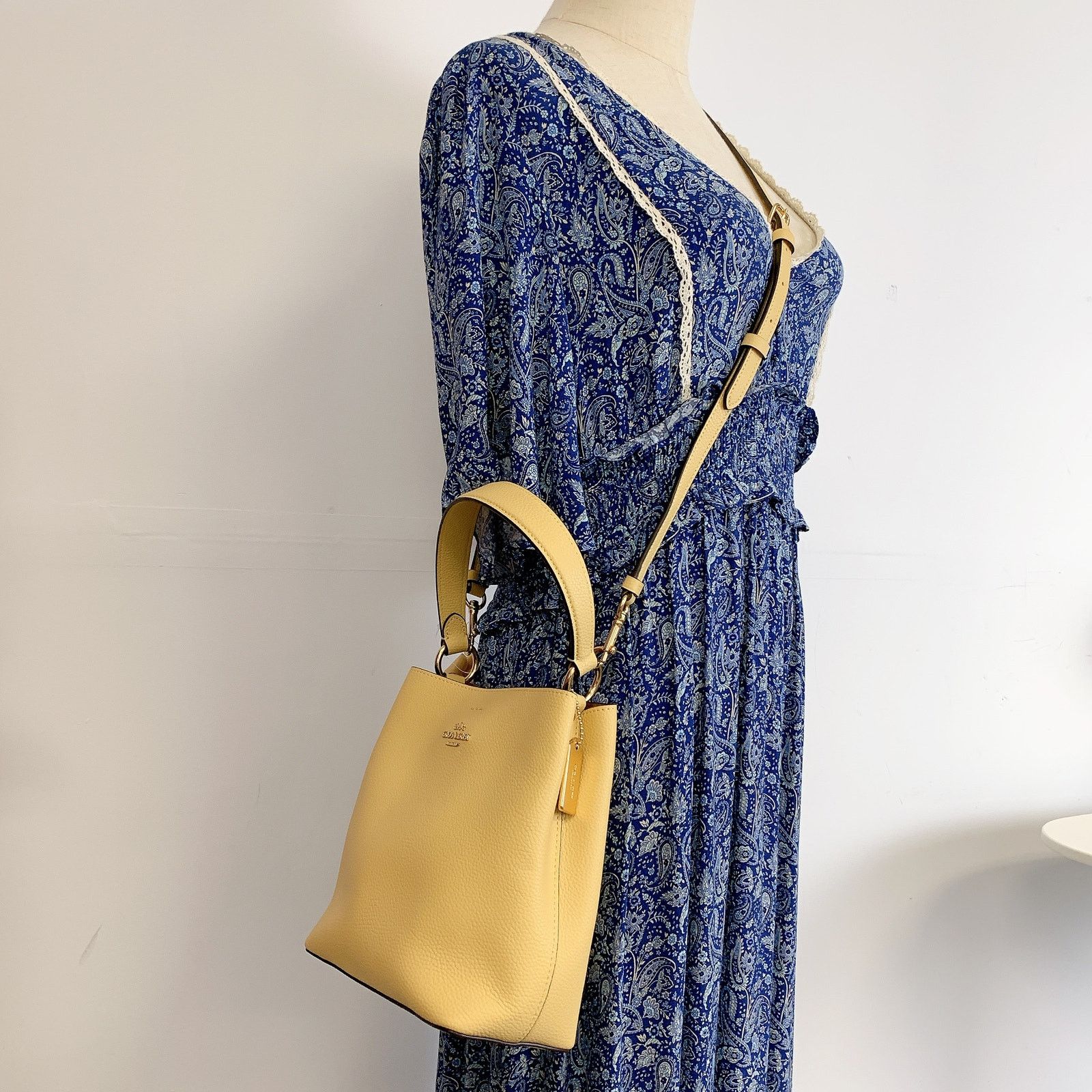 Coach Coach 1011 Small Town Bucket Bag IN yellow | Grailed