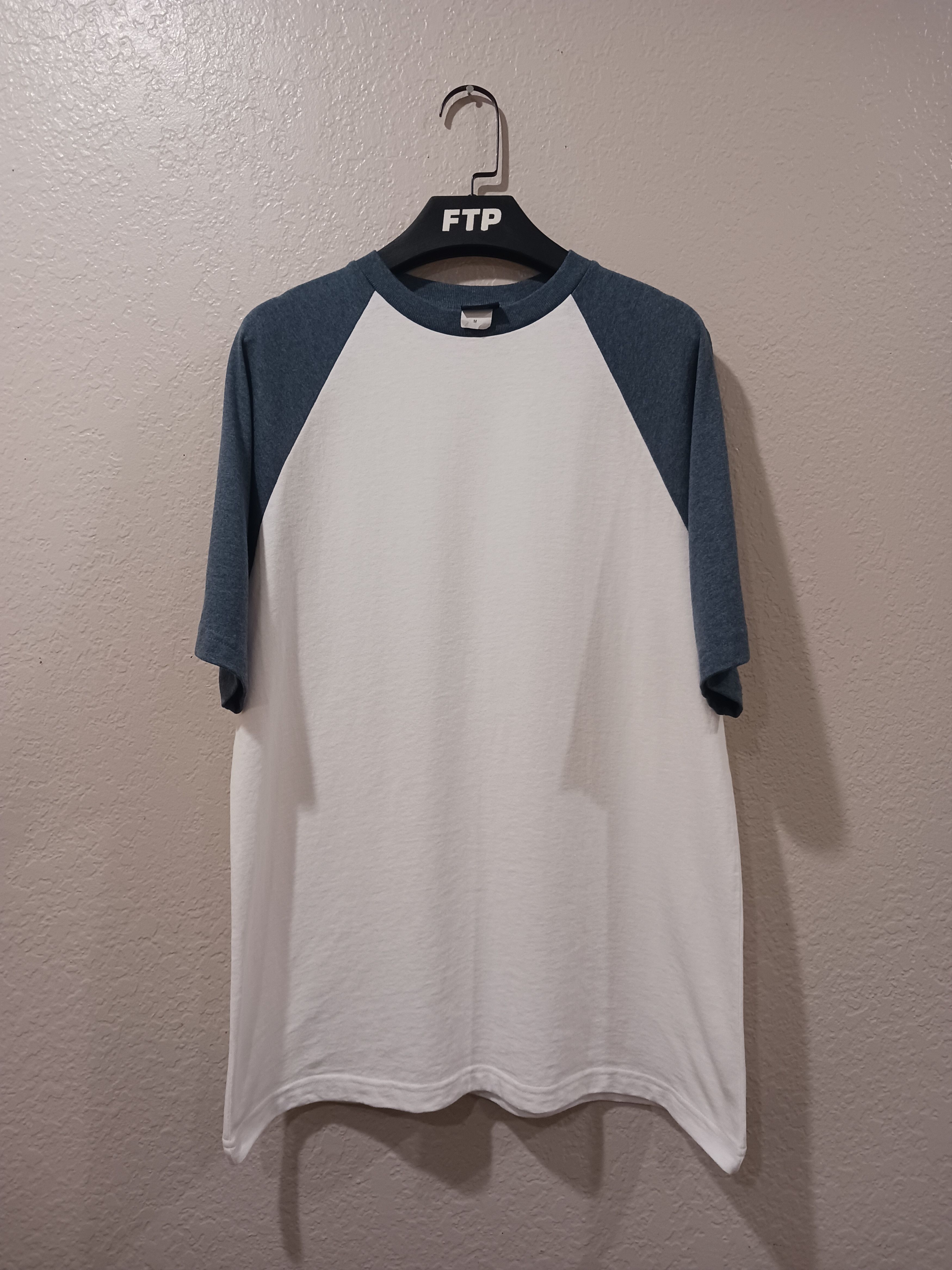 Vintage DC Shoes 1990s Vintage Two Tone Basic Short Sleeve Tee Shirt ...