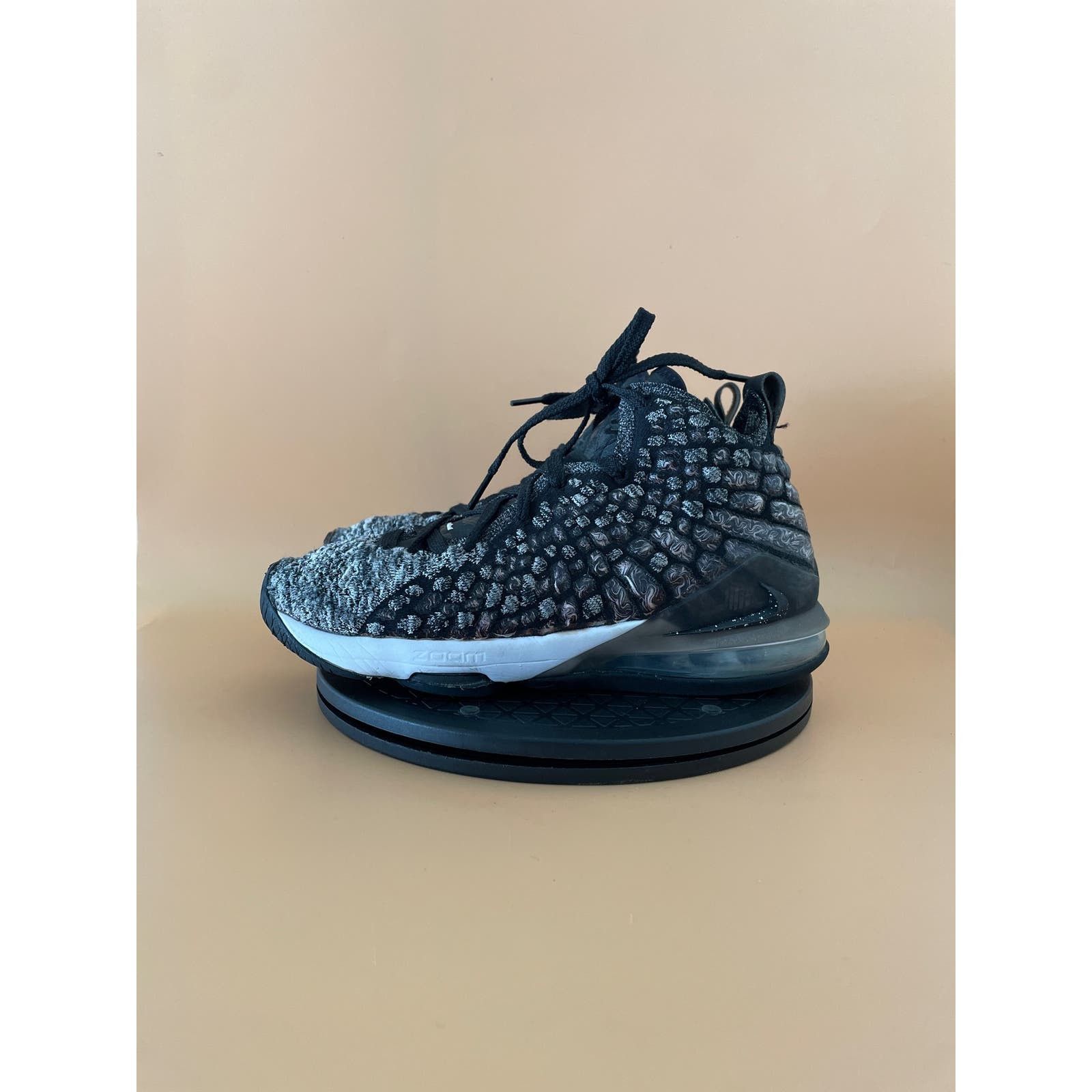 Nike Boys Nike Lebron XVII 'Oreo' Basketball Shoes Size 6.5 Black | Grailed