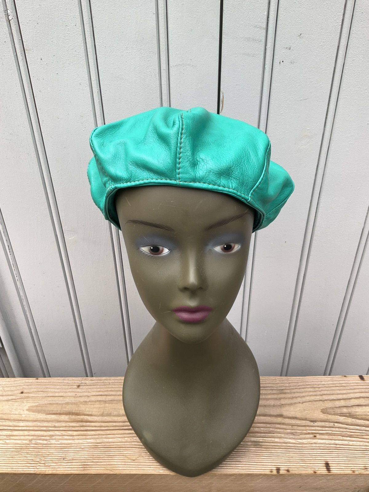 Vintage 90's beret in green leather | Grailed