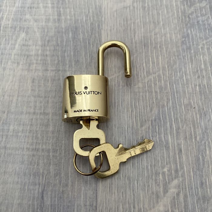 Louis Vuitton LOUIS VUITTON Padlock Crochet | Grailed