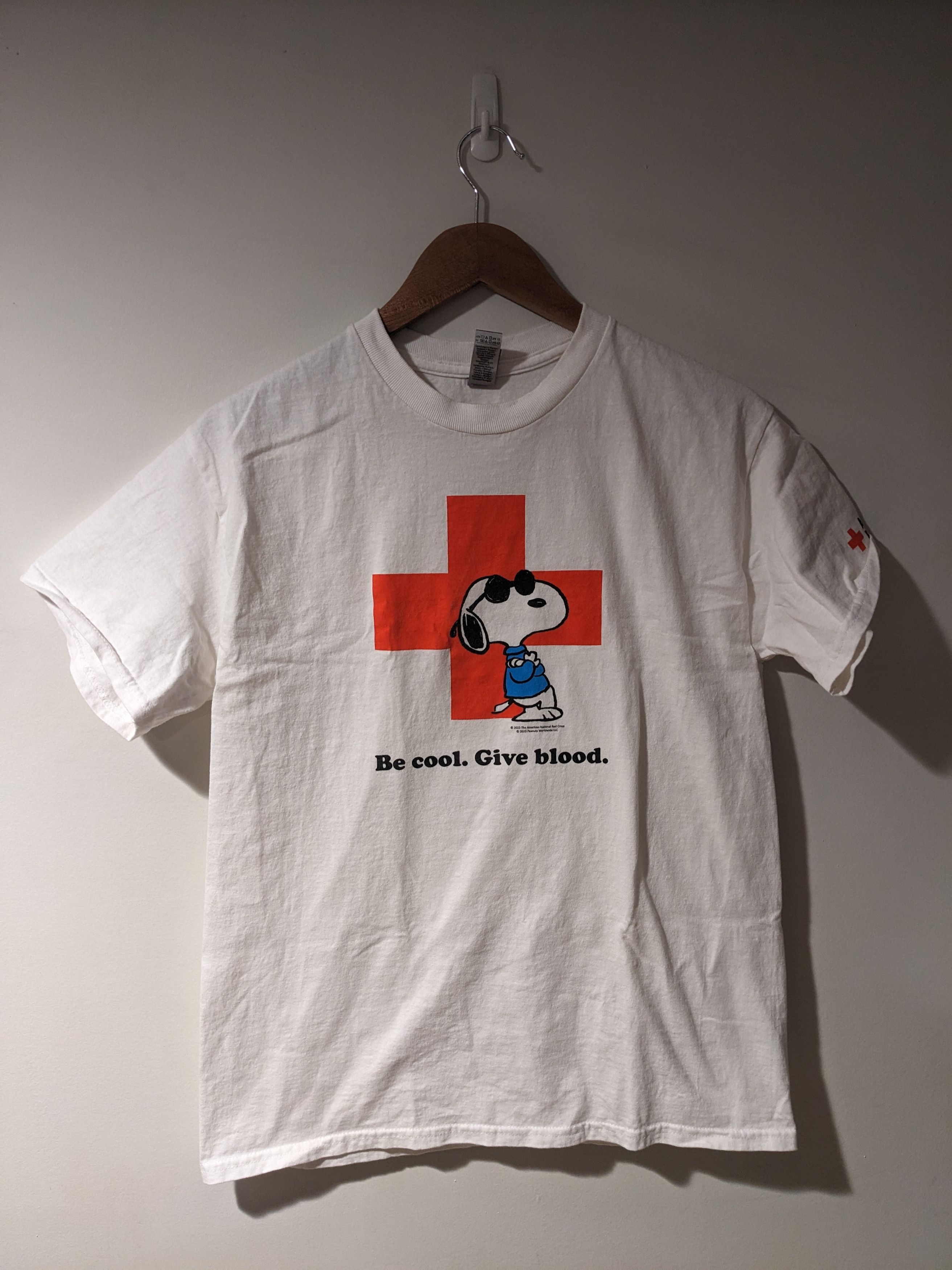 Gildan × Peanuts × Streetwear Snoopy Be Cool Give Blood American Red ...