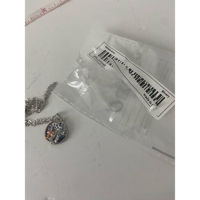 Generic Silver tone sisters pendant necklace | Grailed