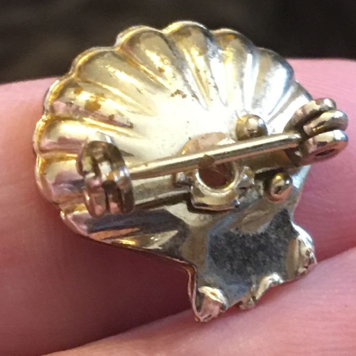 Vintage Vintage mini clam shell with pearl accent brooch | Grailed