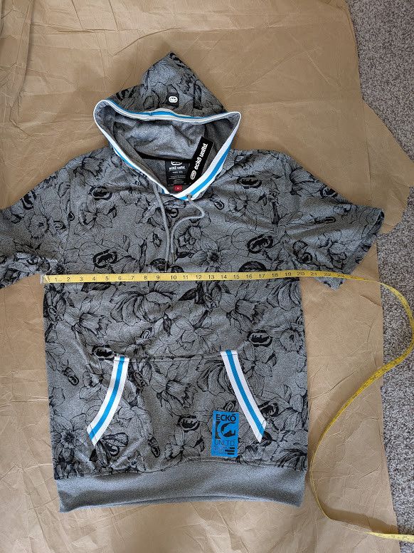 Ecko Unltd. Ecko Unltd short sleeve grey kangaroo pocket sz M NWT ...