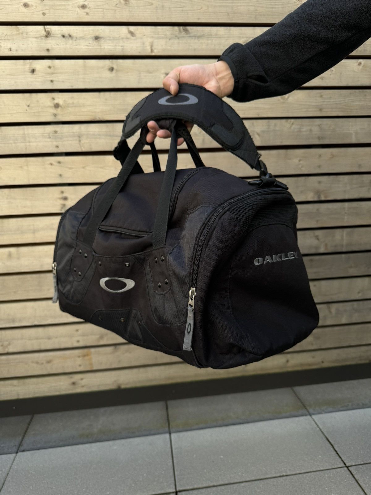 Oakley × Streetwear OAKLEY BLACK TACTICAL CROSSBODY FIELD GEAR TRAVEL ...