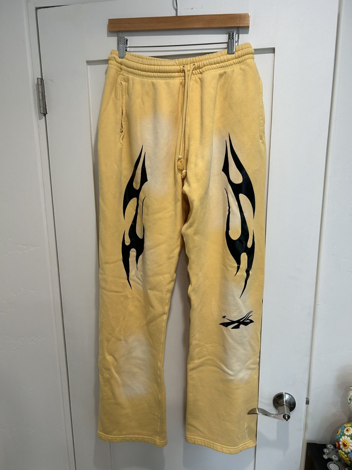 HELLSTAR Hellstar yellow logo sweats | Grailed