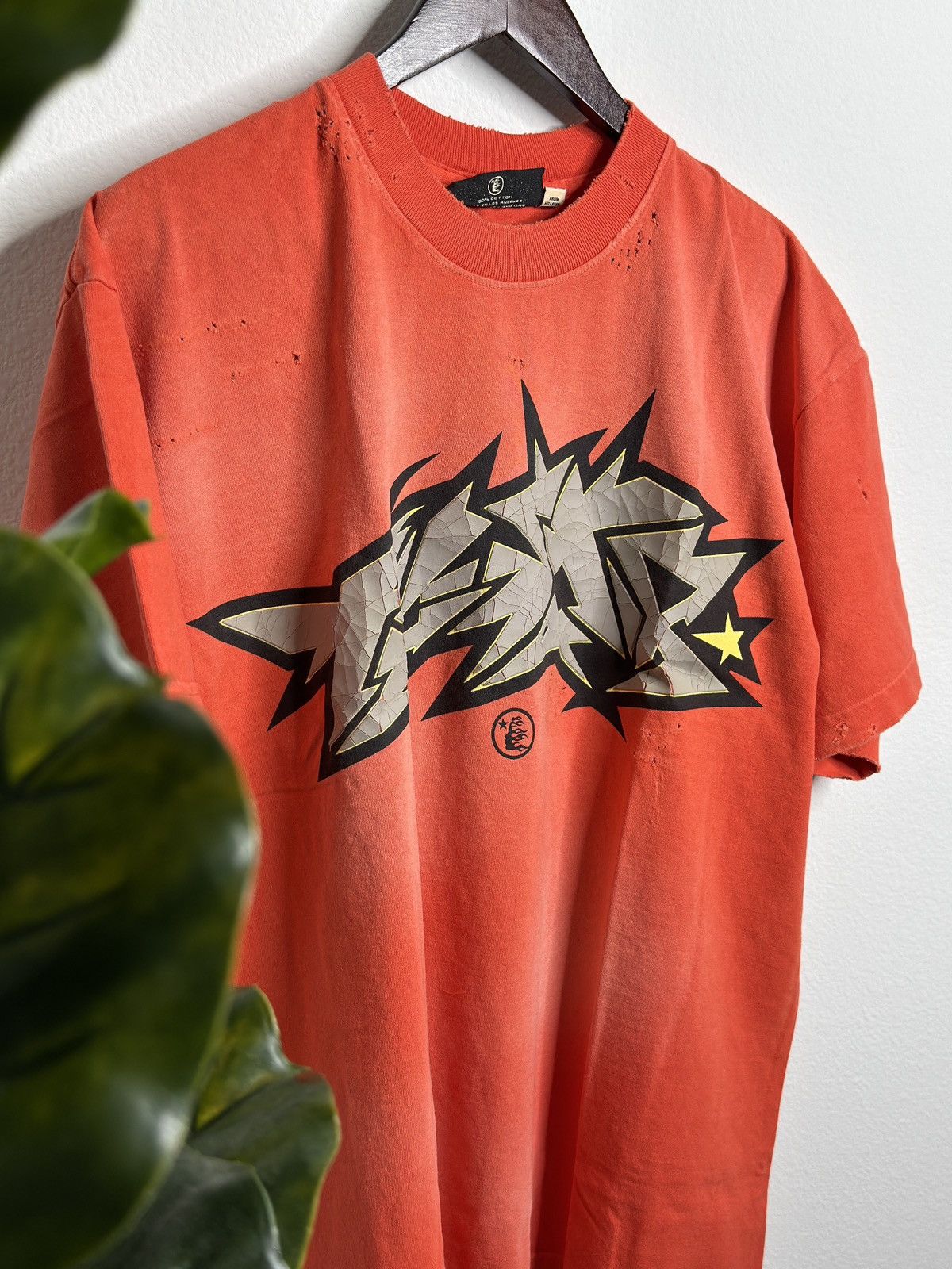 HELLSTAR Hellstar Studios Cracked Logo Distressed Tee Red | Grailed