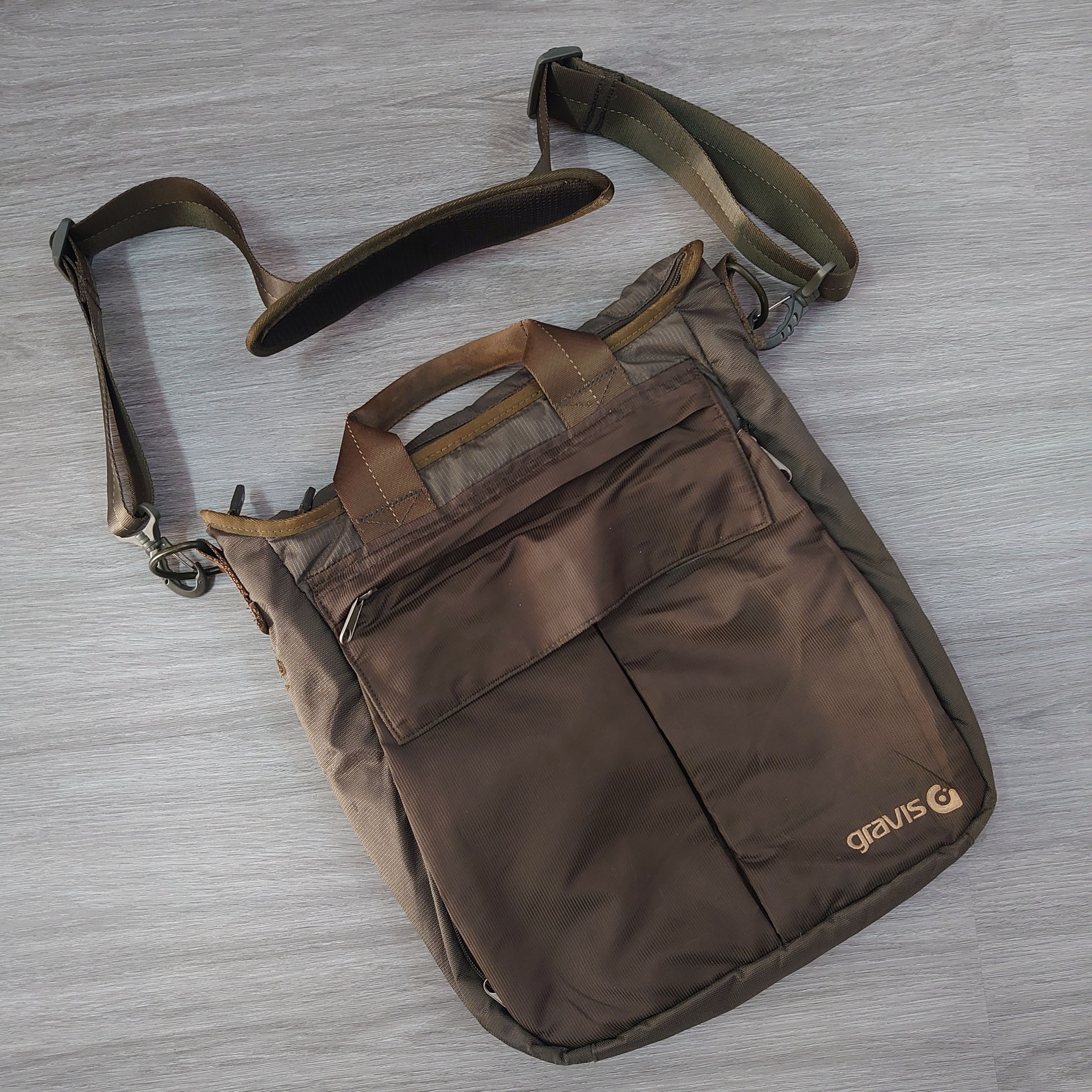 Gravis GRAVIS Nylon Messenger Bag | Grailed