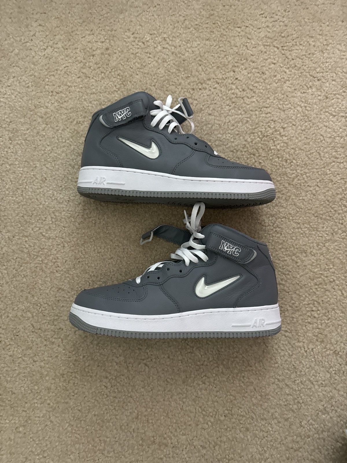Nike AIR FORCE 1 MID QS NYC | Grailed