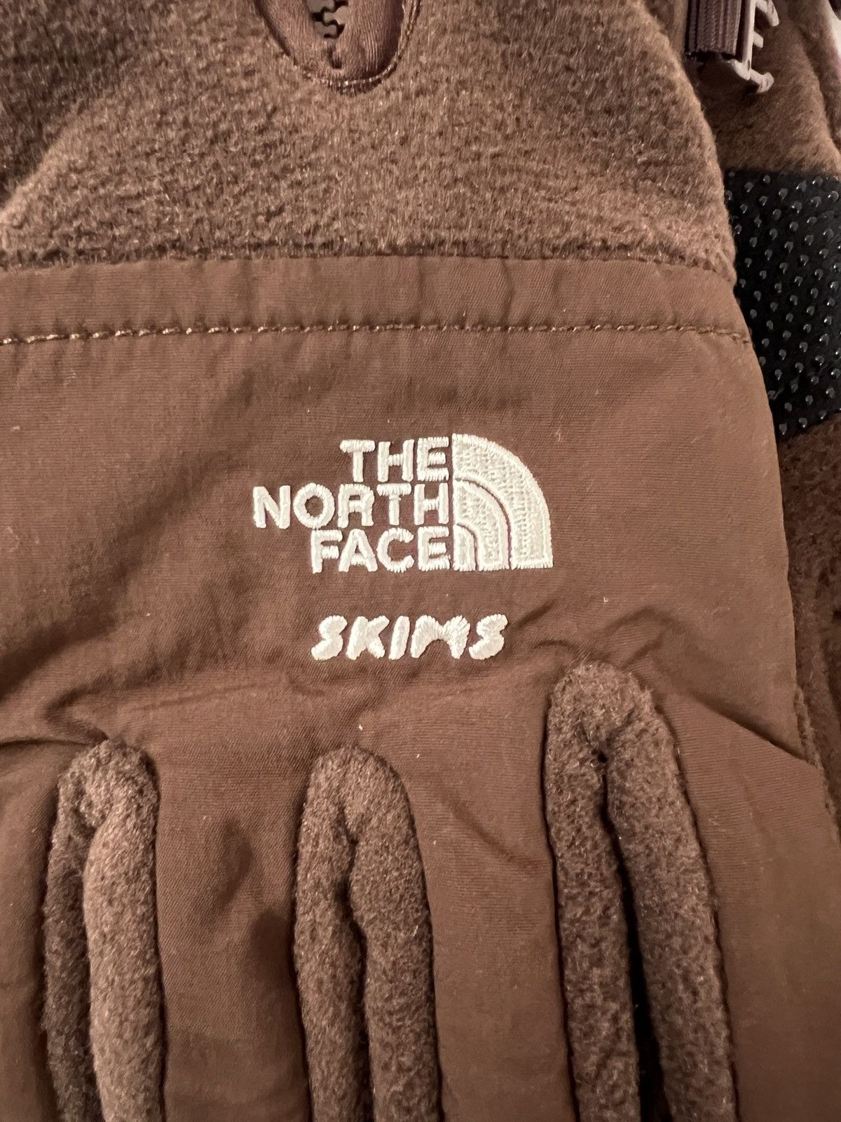 SKIMS SKIMS x The North Face TNF Fleece Denali Snow Gloves Brown | Grailed