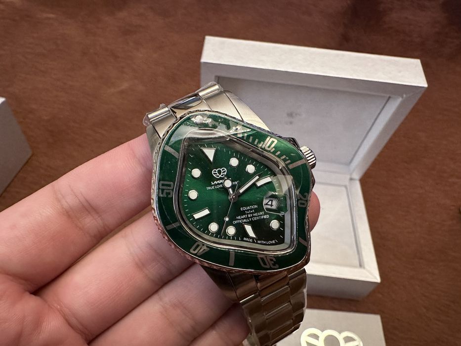 Laarvee Laarvee PEA001 Crash Watch - Green Dial/Green Bezel | Grailed