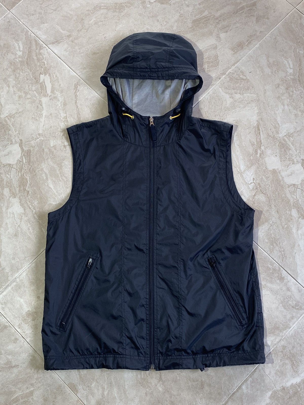 Vintage GAP vintage streetwear hype Y2k style nylon vest | Grailed